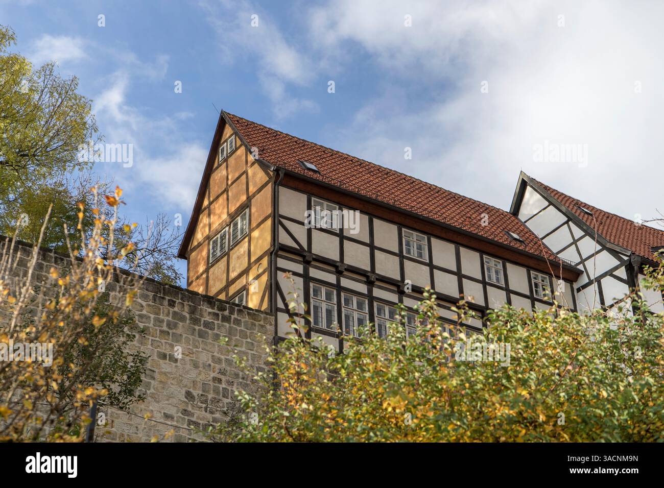 Half timbered houses on the castle hill in quedlinburg hi-res stock ...