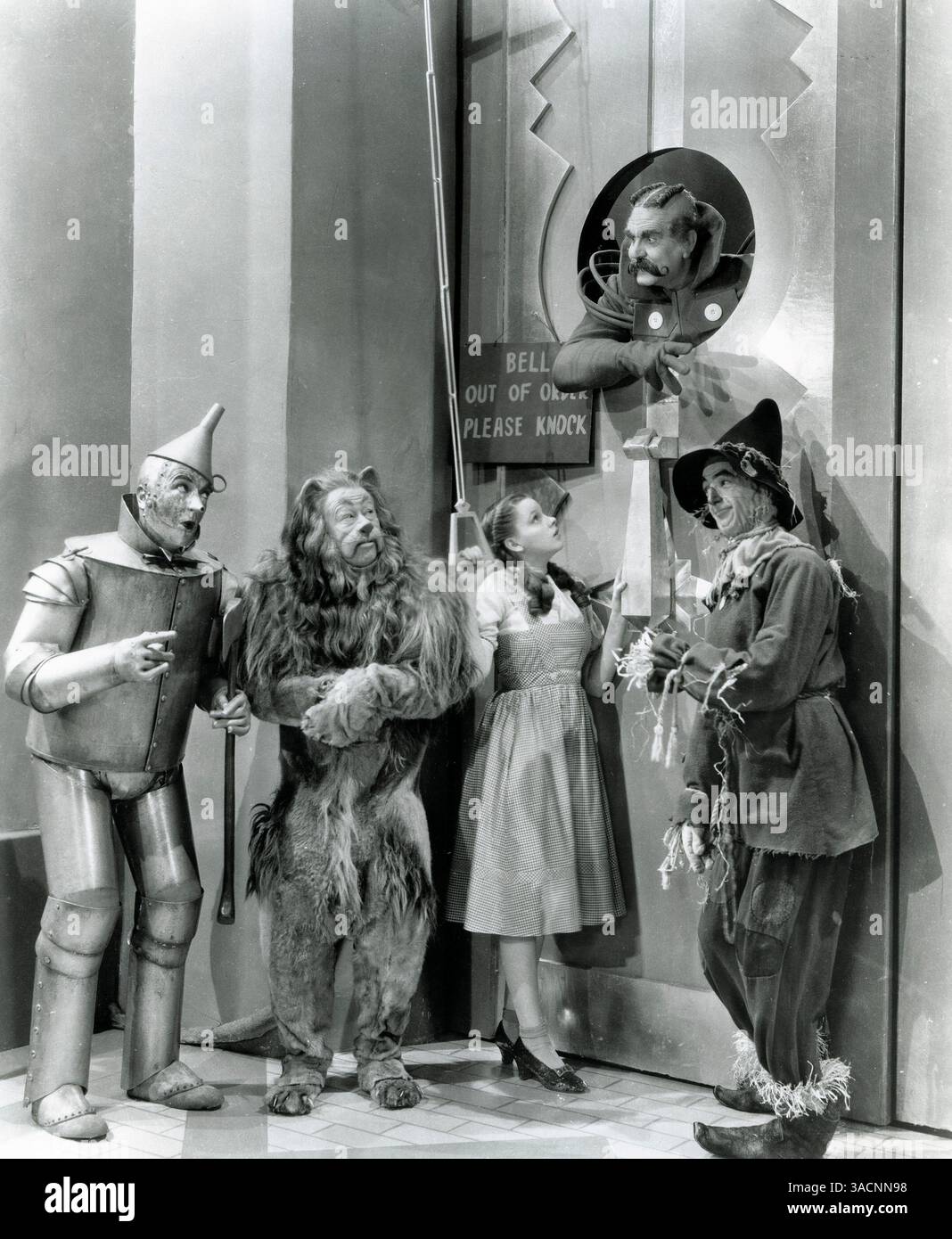 Jack Haley, Bert Lahr, Judy Garland, Frank Morgan and Ray Bolger in ...