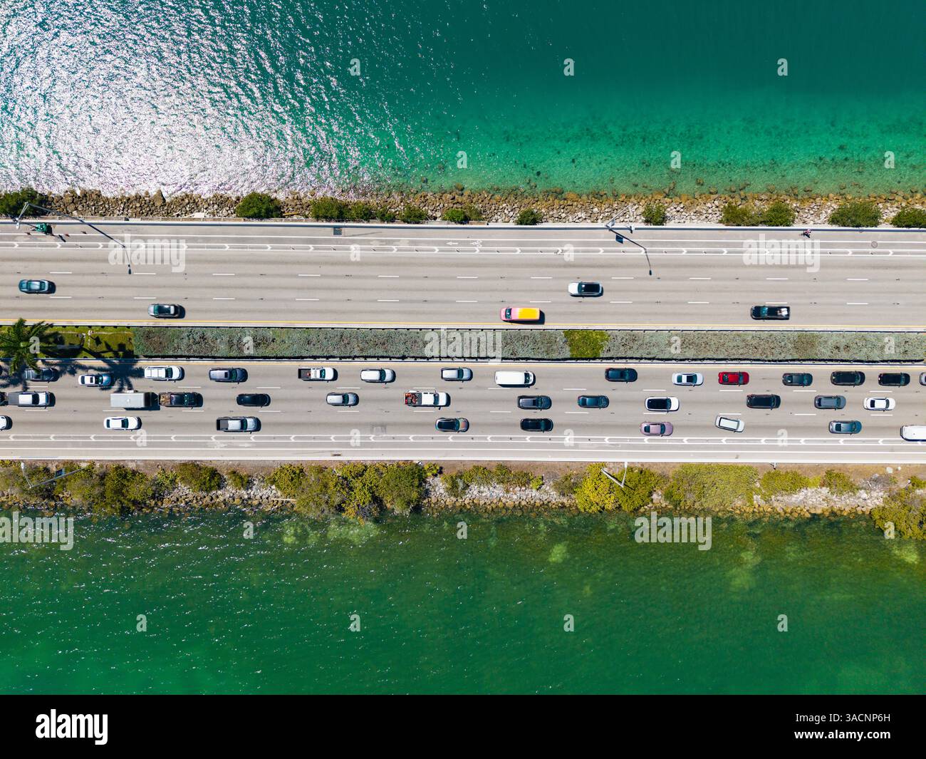 Road connecting town of Bay Harbor Islands to mainland Miami. Top ...