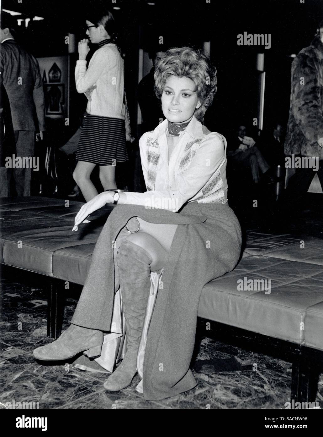 Raquel Welch, January 1970 Stock Photo - Alamy