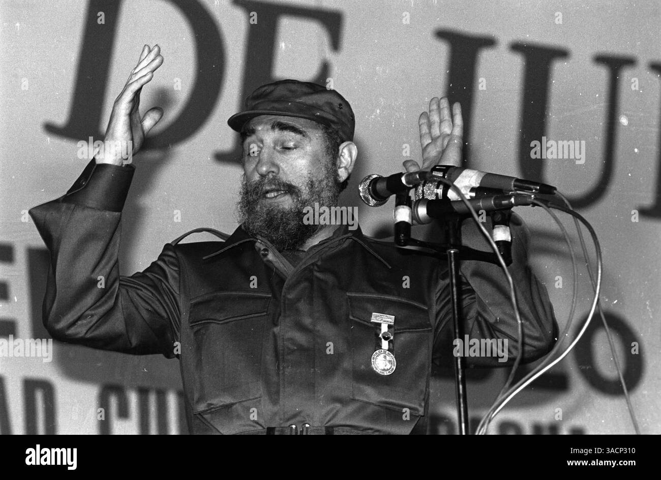 Jan 10, 1985 - Managua, Nicaragua - FIDEL CASTRO in Managua supporting ...