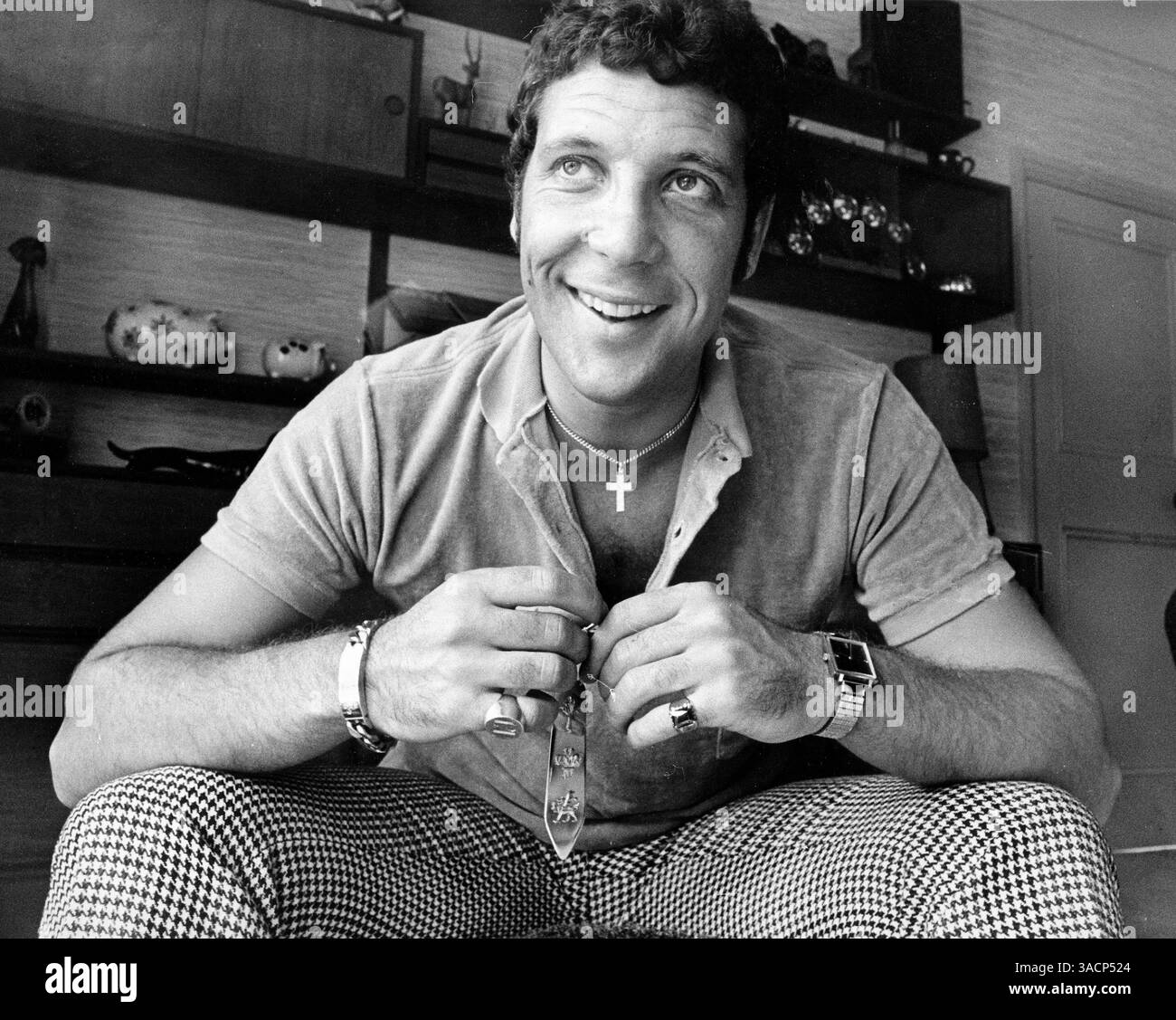 Tom jones home 1967 hi-res stock photography and images - Alamy