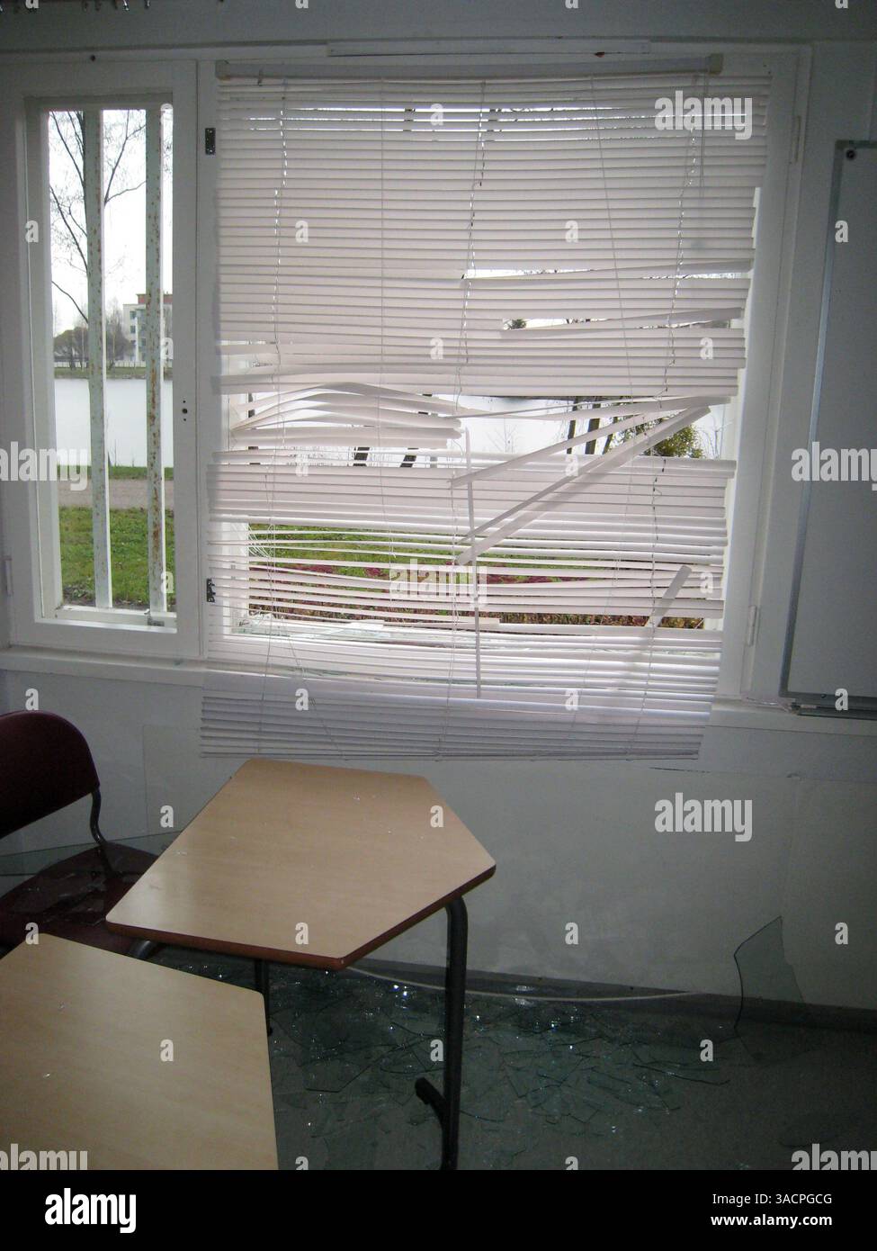 Nov 07, 2007 - Jokela, Tuusula, Finland - Southern Finland police crime ...