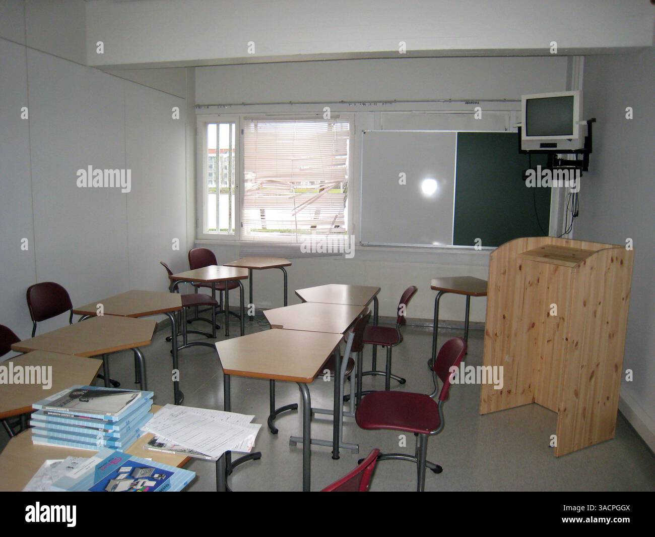 Nov 07, 2007 - Jokela, Tuusula, Finland - Southern Finland police crime ...