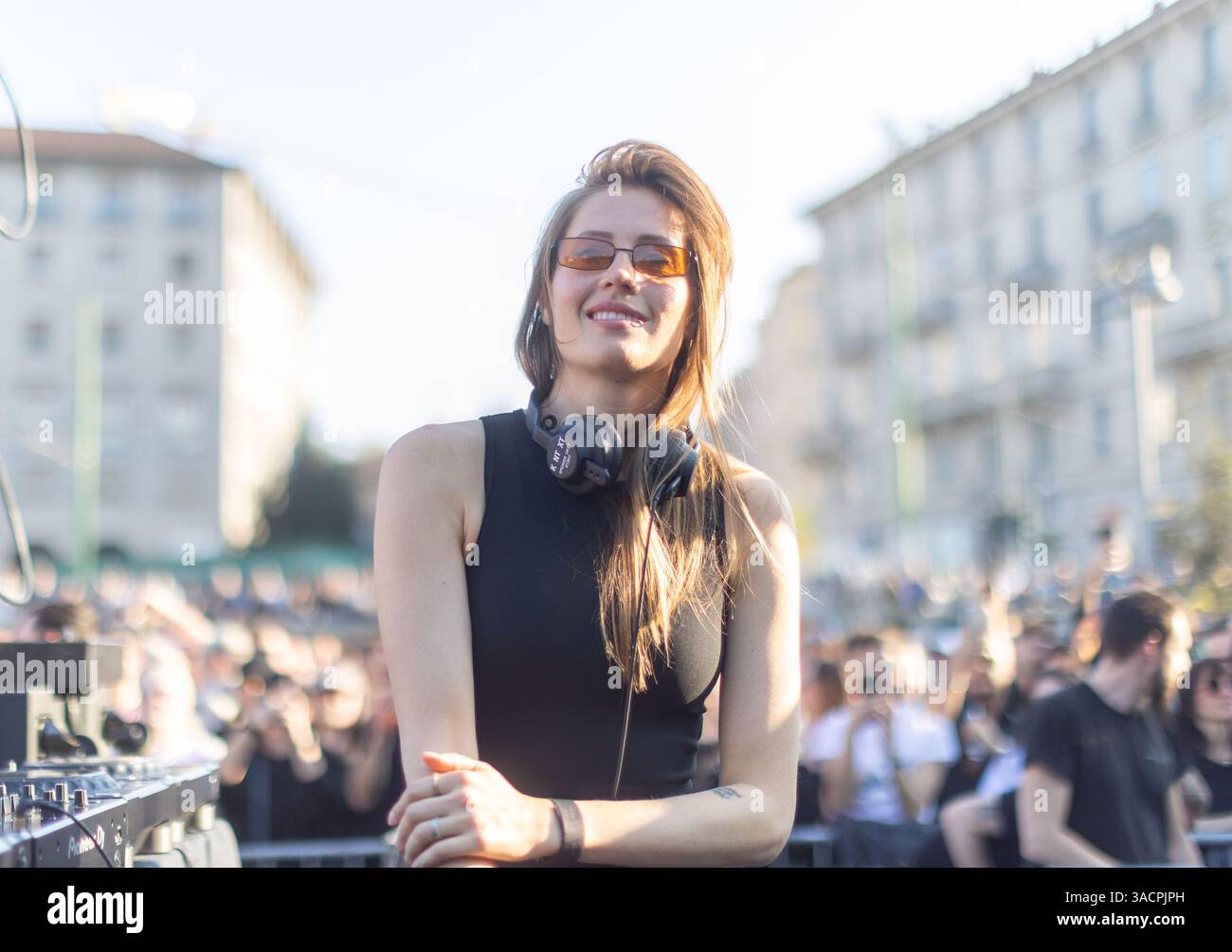 Milano, Italia. 04th Apr, 2025. Dj set di Charlotte De Witte in piazza ...