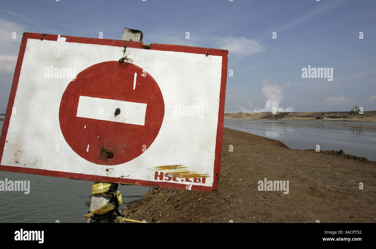 Nov 12, 2007 - Porong, Indonesia - A stop sign warns people not to go ...