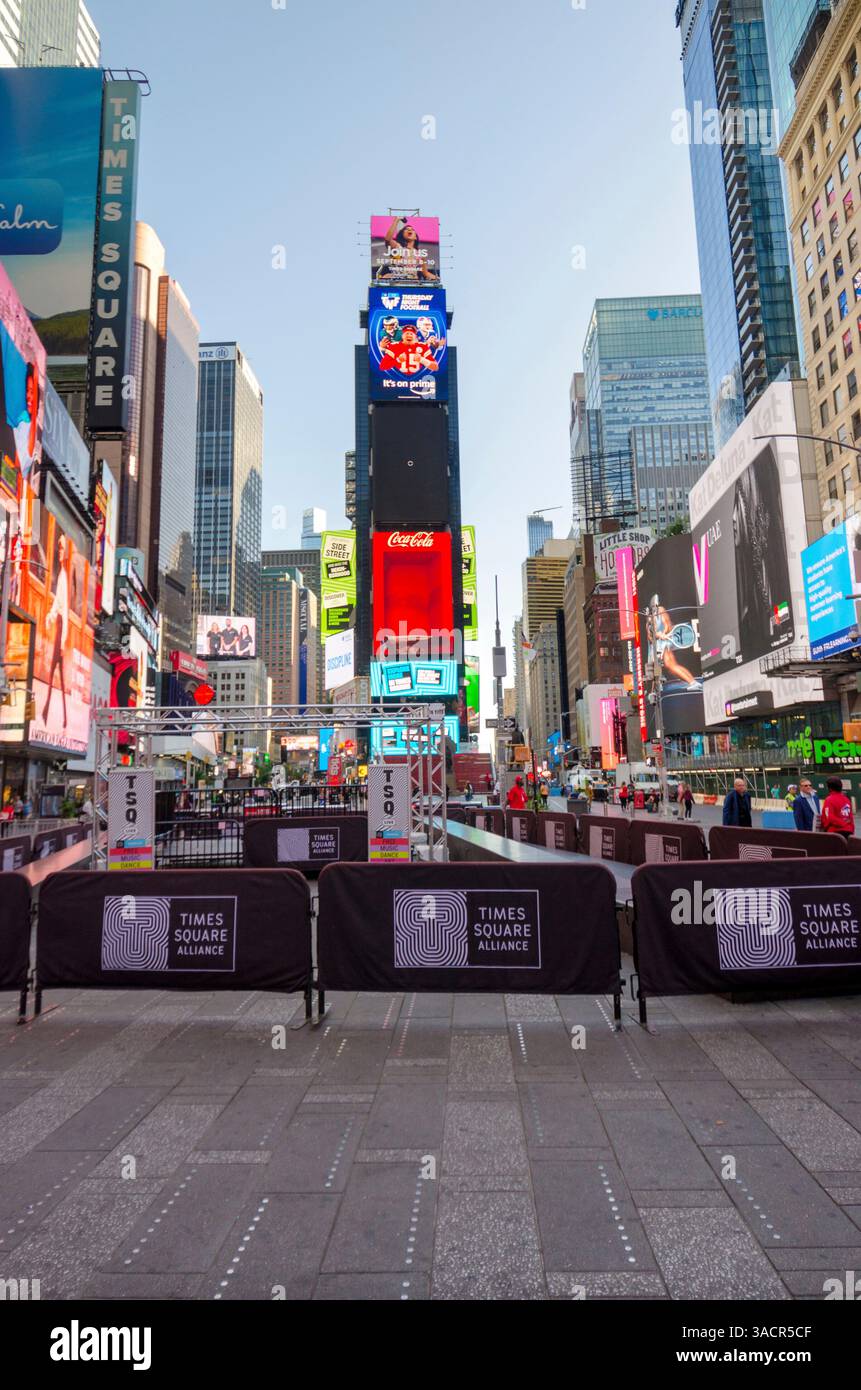 Times Square and multivision screens Stock Photo - Alamy