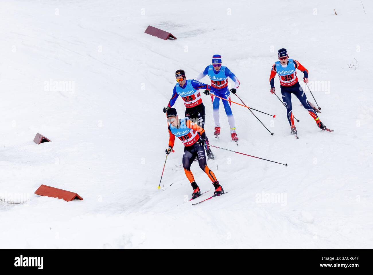 Kalix, Sverige. 04th Apr, 2025. 250404 Åkare tävlar i herrarnas ...