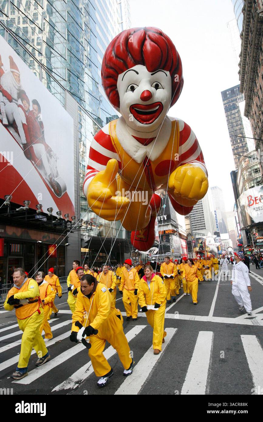 Nov 22, 2007 - New York, New York, USA - The Ronald McDonald balloon ...