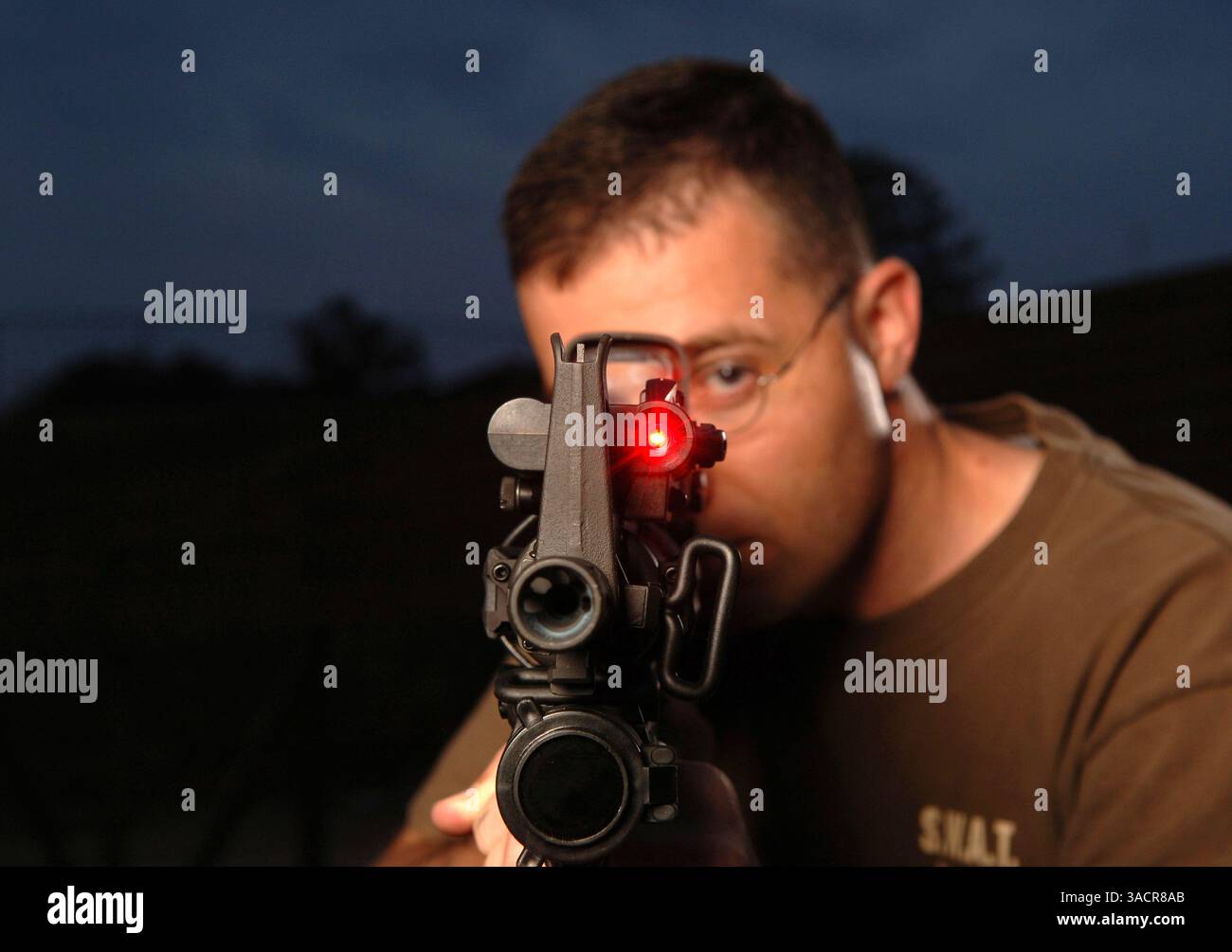 Swat team laser hi-res stock photography and images - Alamy