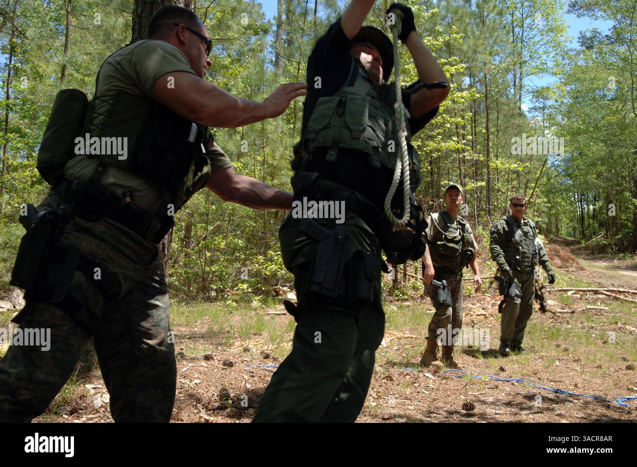 Nov 22, 2007 - Canton, Georgia, USA - Cherokee County SWAT team trains ...