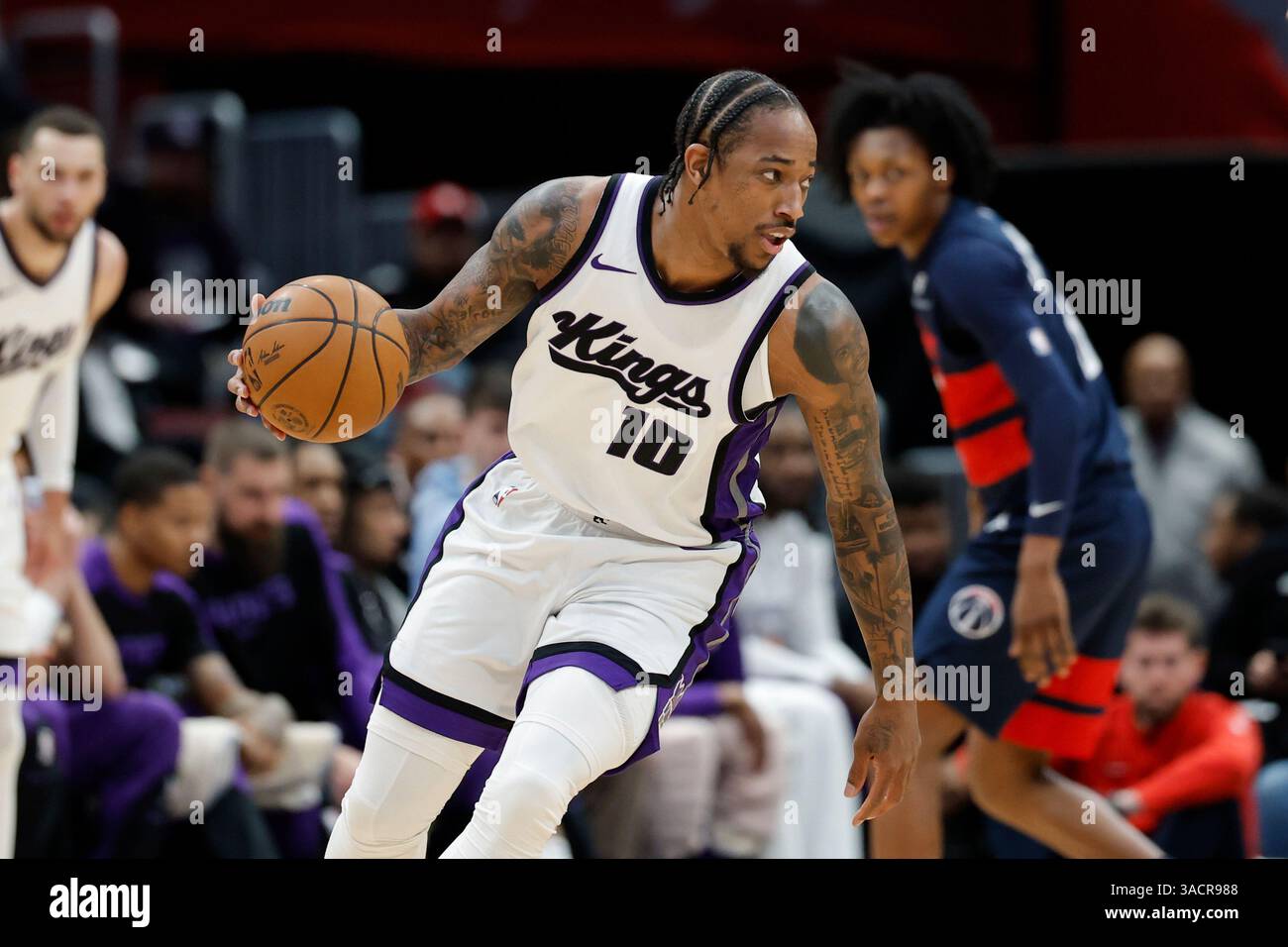 Sacramento Kings forward DeMar DeRozan (10) handles the ball during the ...