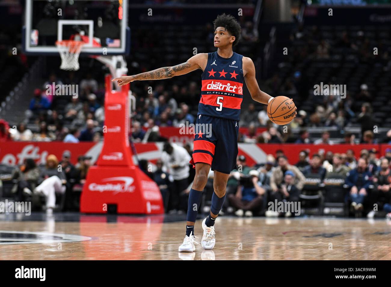 Washington Wizards guard AJ Johnson (5) brings the ball up court during ...