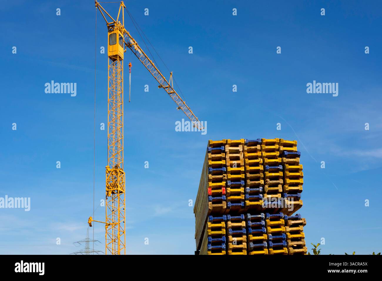 Construction crane on housing hi-res stock photography and images - Alamy