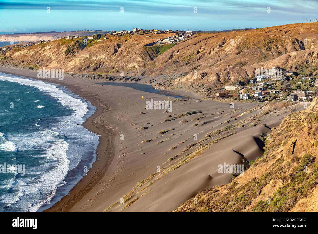 Beautiful beach houses along the coastline of Matanzas in the O'Higgins ...