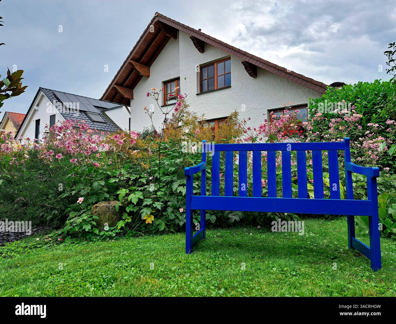 Detached country cottage hi-res stock photography and images - Alamy