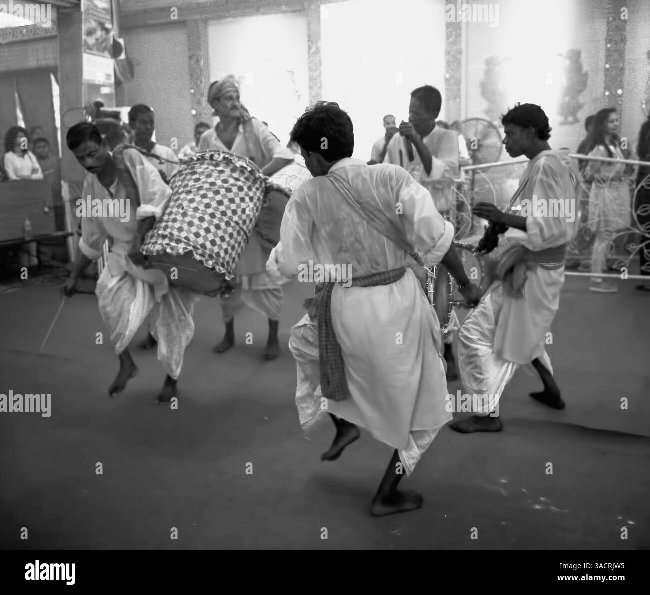 Oct. 14, 2010 - Mumbai, India - Dhunuchi folk dance performed at Durga ...