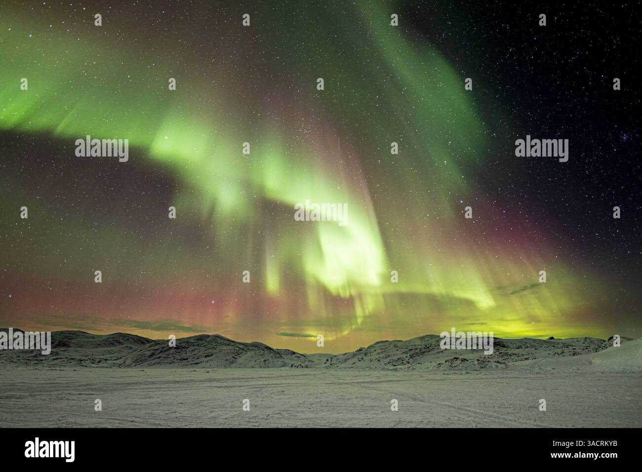 Aurora Borealis, Northern Lights, over snow and mountains of Baffin ...