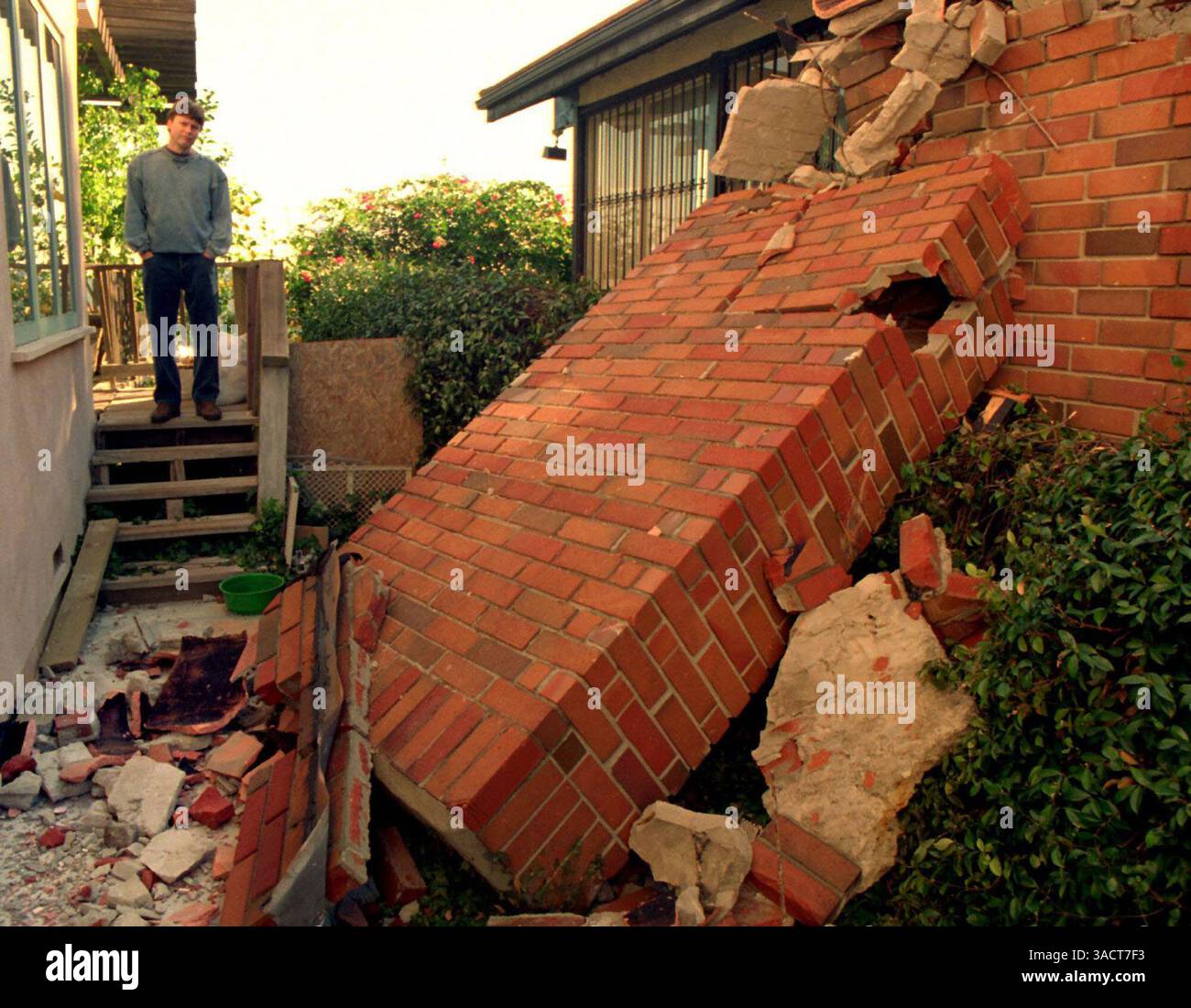 January 17, 1994, Los Angeles, California, USA; VANCE TRUSSELL looks at ...