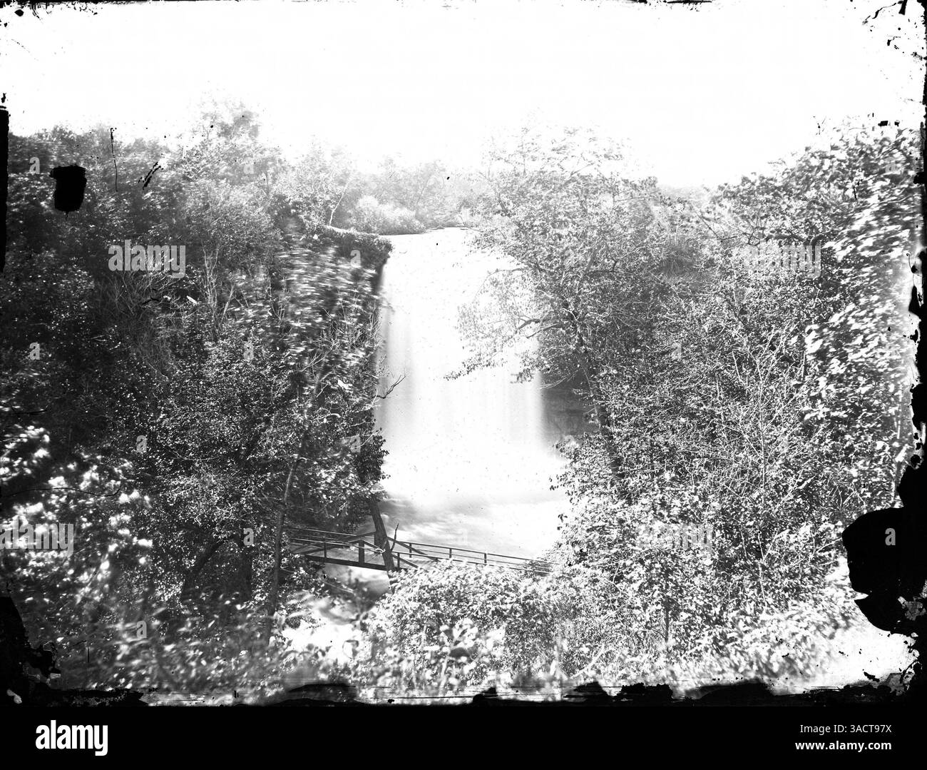 Minnehaha Falls, located in Minneapolis, is one of the city's most ...