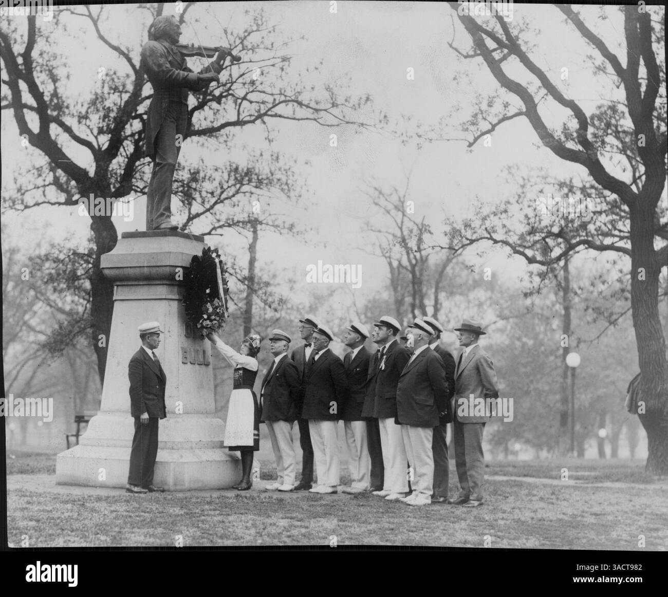 The Ole Bull Statue in Loring Park, Minneapolis, celebrates Norwegian ...