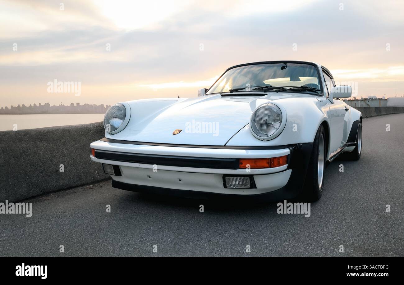 Porsche 911 SC Classic parked at waterfront with city skyline. Vintage ...