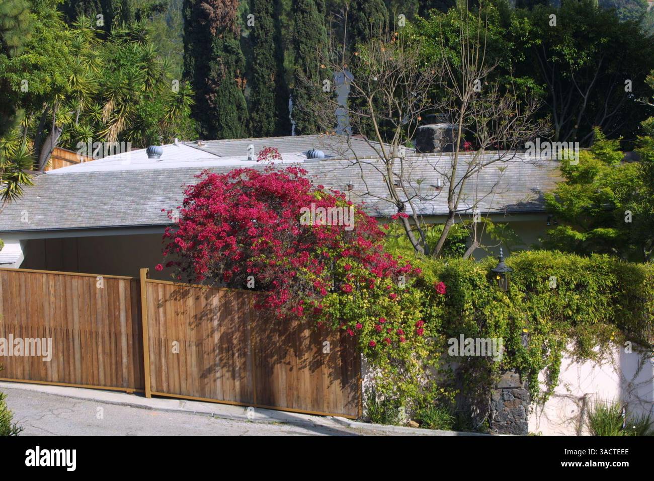 May 01, 2001; Los Angeles, CA, USA; Actor MATTHEW PERRY's former home ...