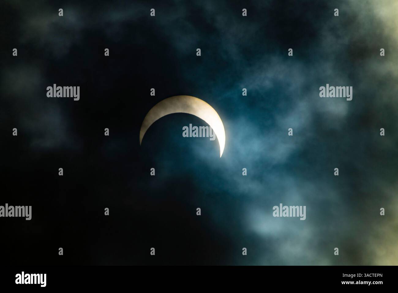 Solar eclipse 2023 usa hi-res stock photography and images - Alamy