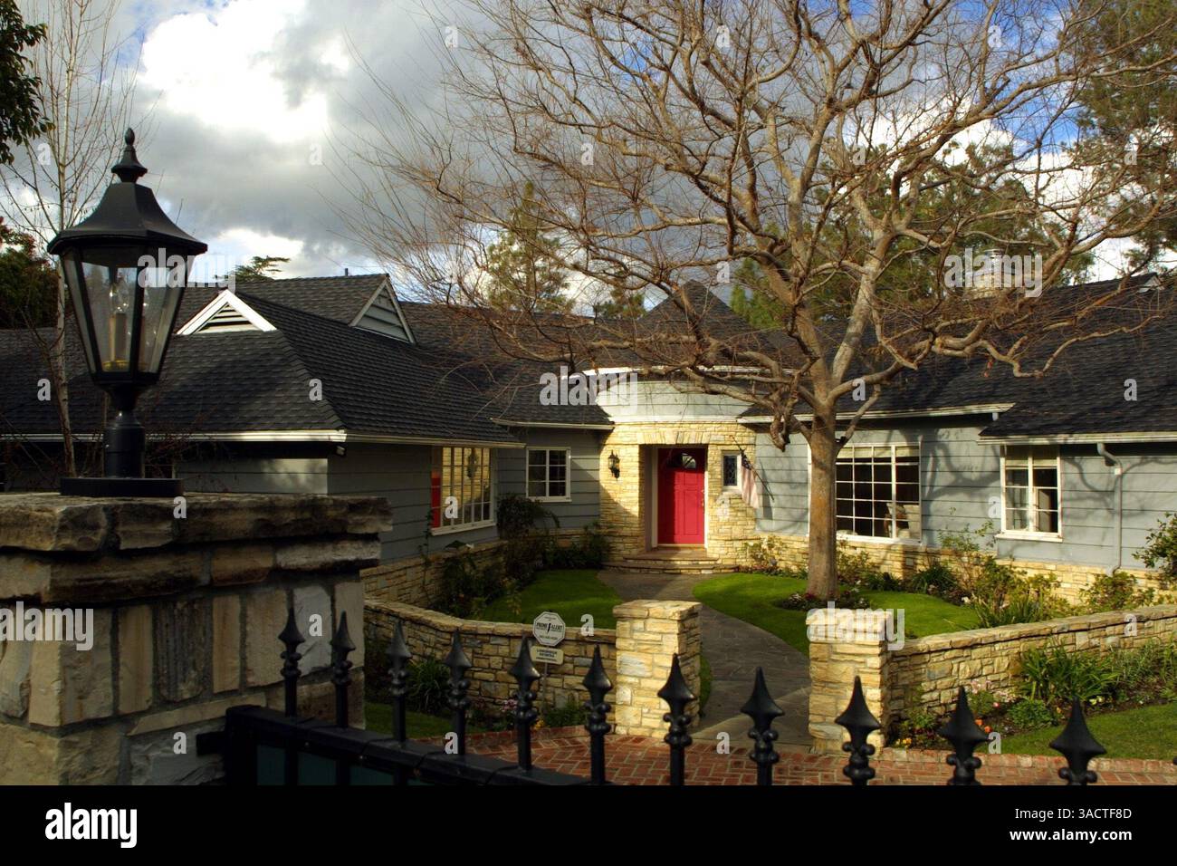 Jan 28, 2002; Los Angeles, CA, USA; Home For Sale: Actress Sarah ...