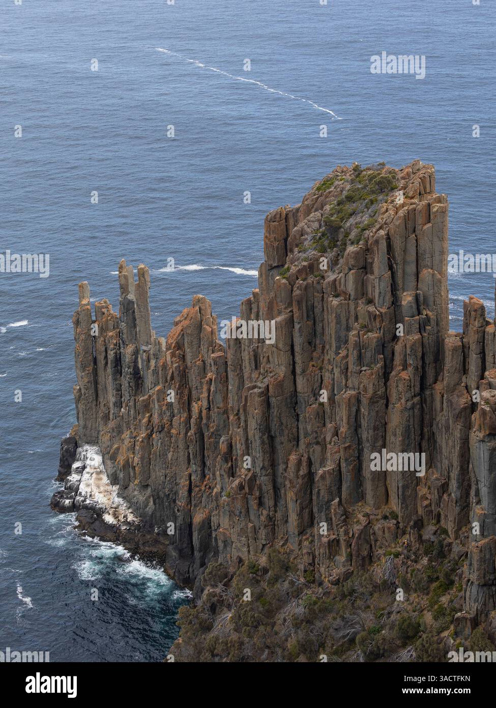 Cape Raoul, a mighty cliff with breathtaking views of the deep and wide ...