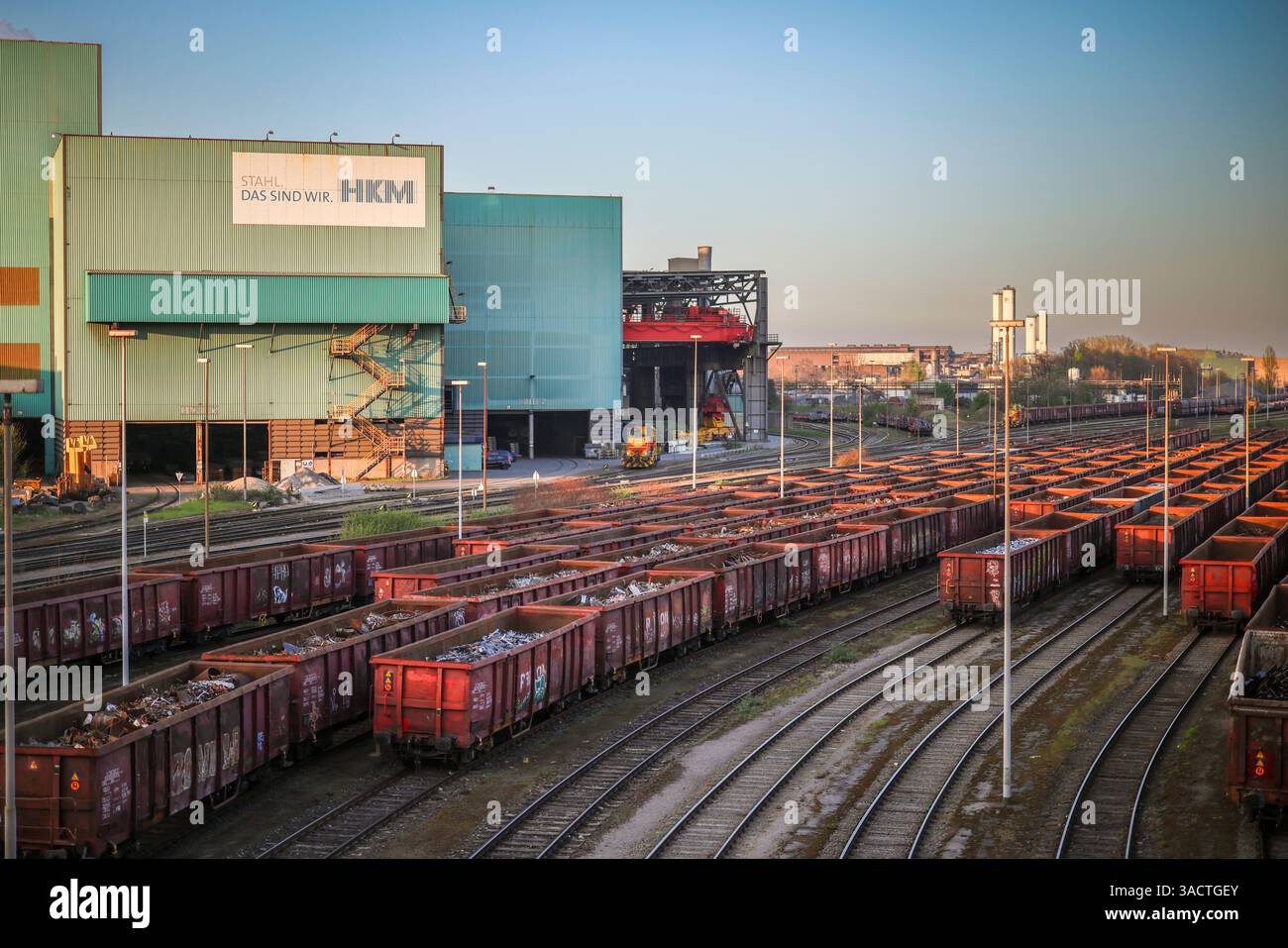 Duisburg, Germany. 04th Apr, 2025. Wagons with scrap steel on the HKM ...