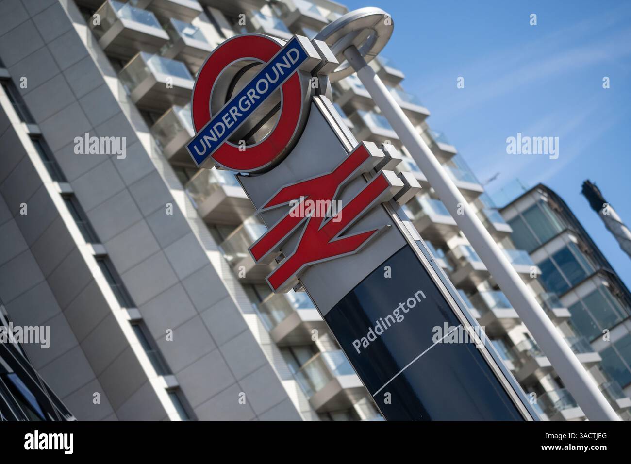London Underground Logo British Rail Logo, Paddington Stock Photo - Alamy