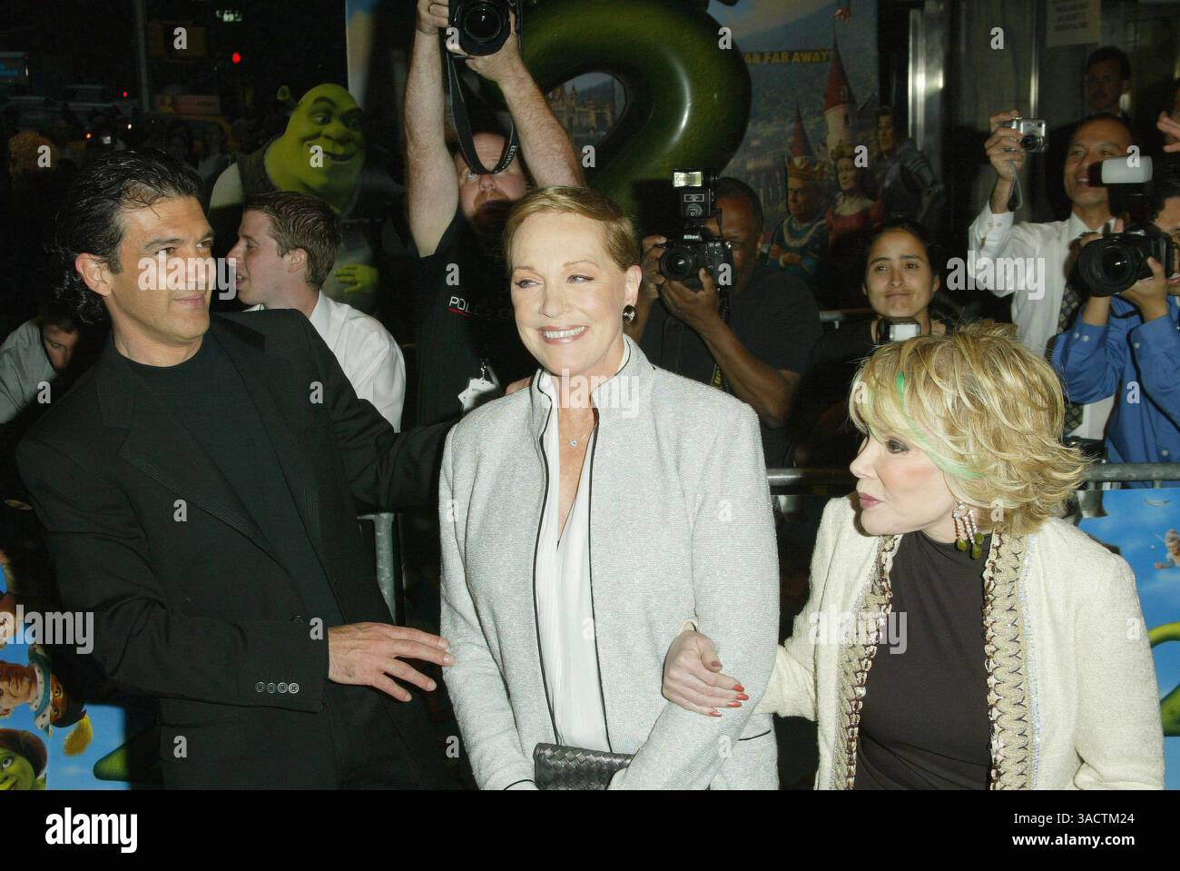 May 17, 2004; New York, NY, USA; Actors ANTONIO BANDERAS, JULIE ANDREWS ...