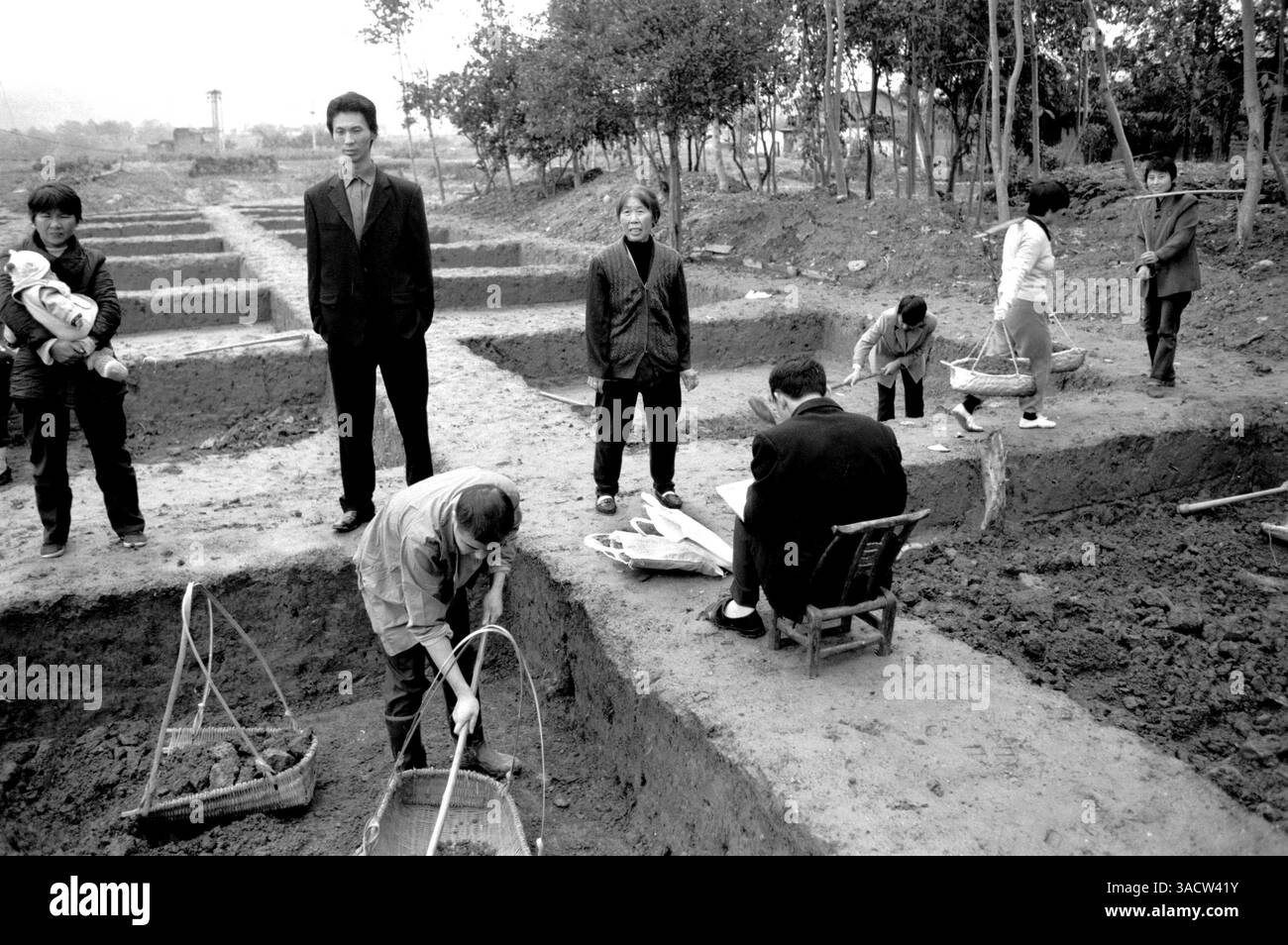 Relocation village three gorges dam hi-res stock photography and images ...