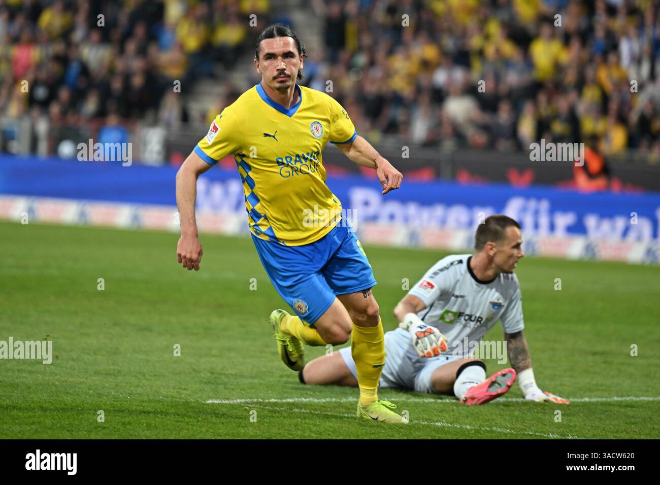 Brunswick, Germany. 04th Apr, 2025. Soccer: Bundesliga 2, Eintracht ...