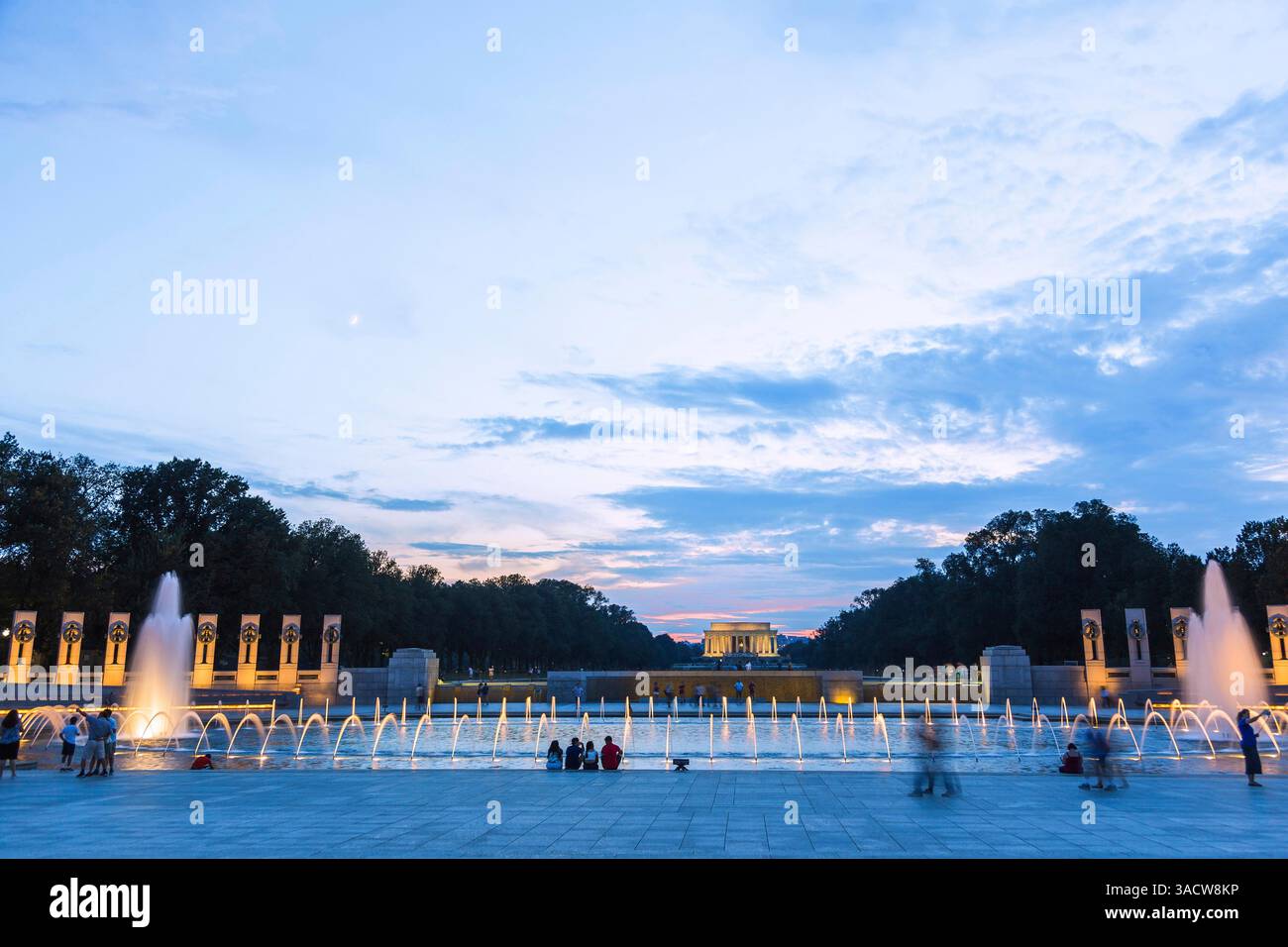 Washington D.C., National Mall, National WWII Memorial, Rainbow Pool ...