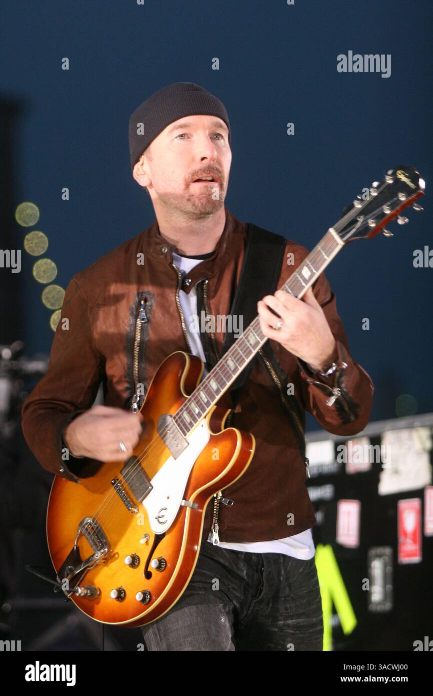 U2 gig hi-res stock photography and images - Alamy