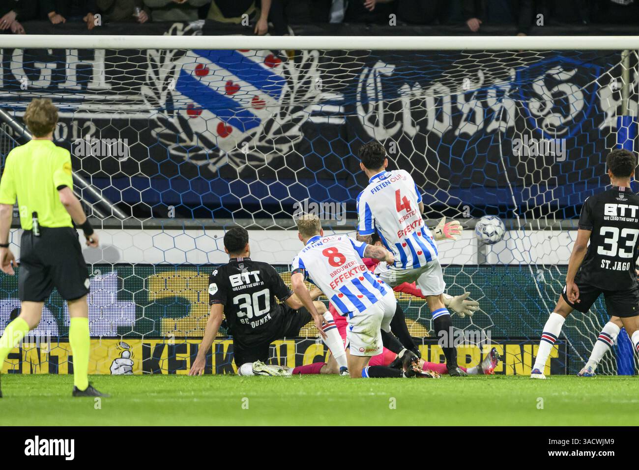 HEERENVEEN - Sam Kersten of SC Heerenveen (No. 4) scores the 2-0 during ...
