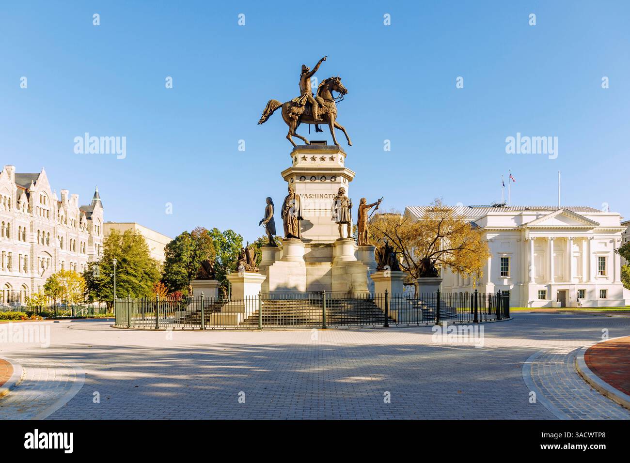 Capitol Square with Virginia Washington Monument and view of the Virginia State Capitol in ...