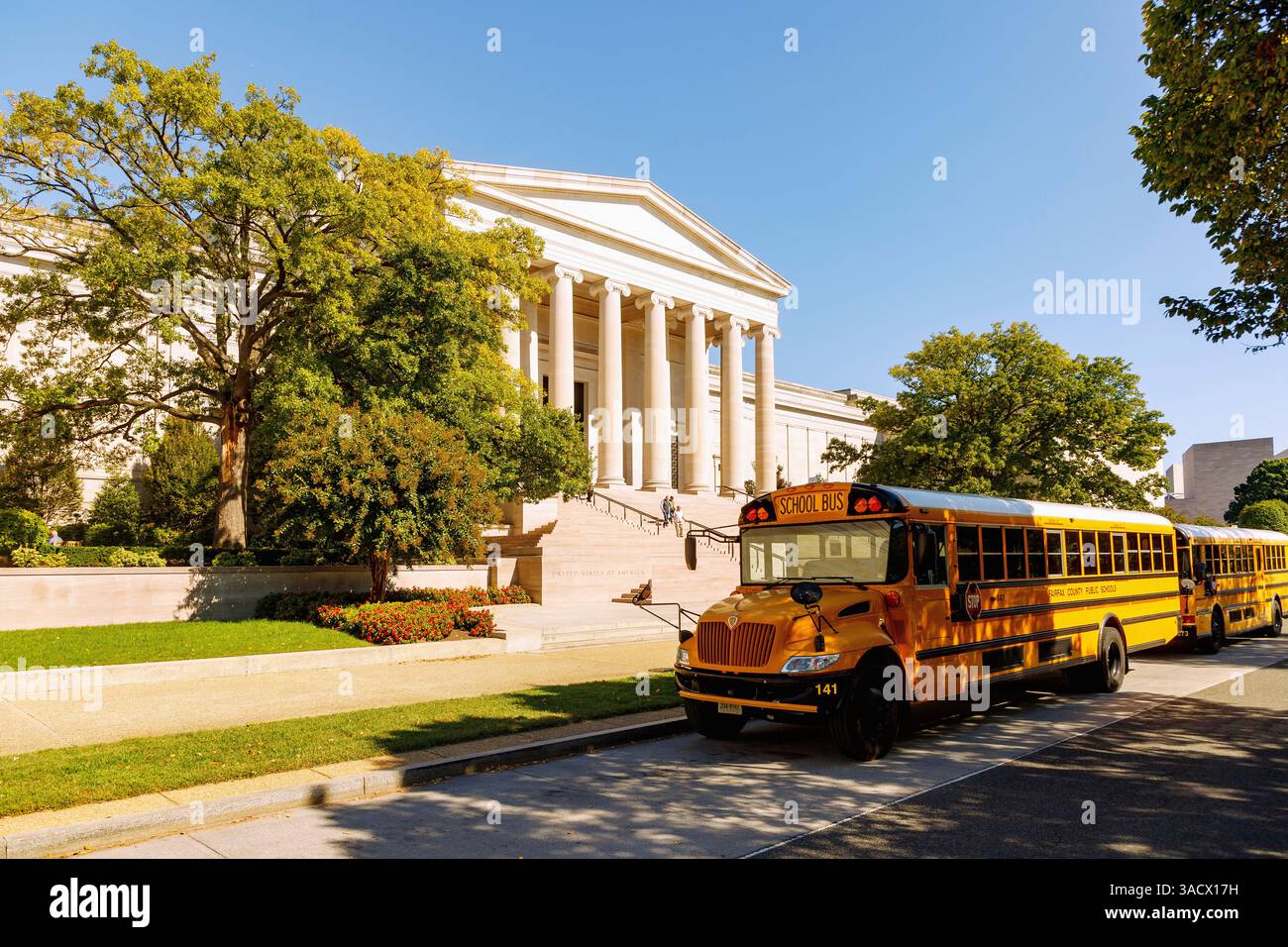 National Gallery of Art and school buses at the National Mall and ...