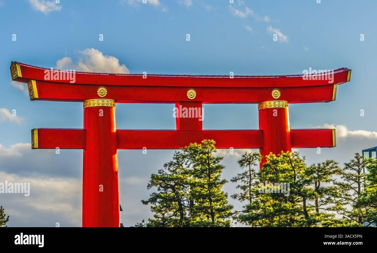 Colorful large red Tori Gate, Heian-jingu Shrine, Kyoto, Japan. Tori ...