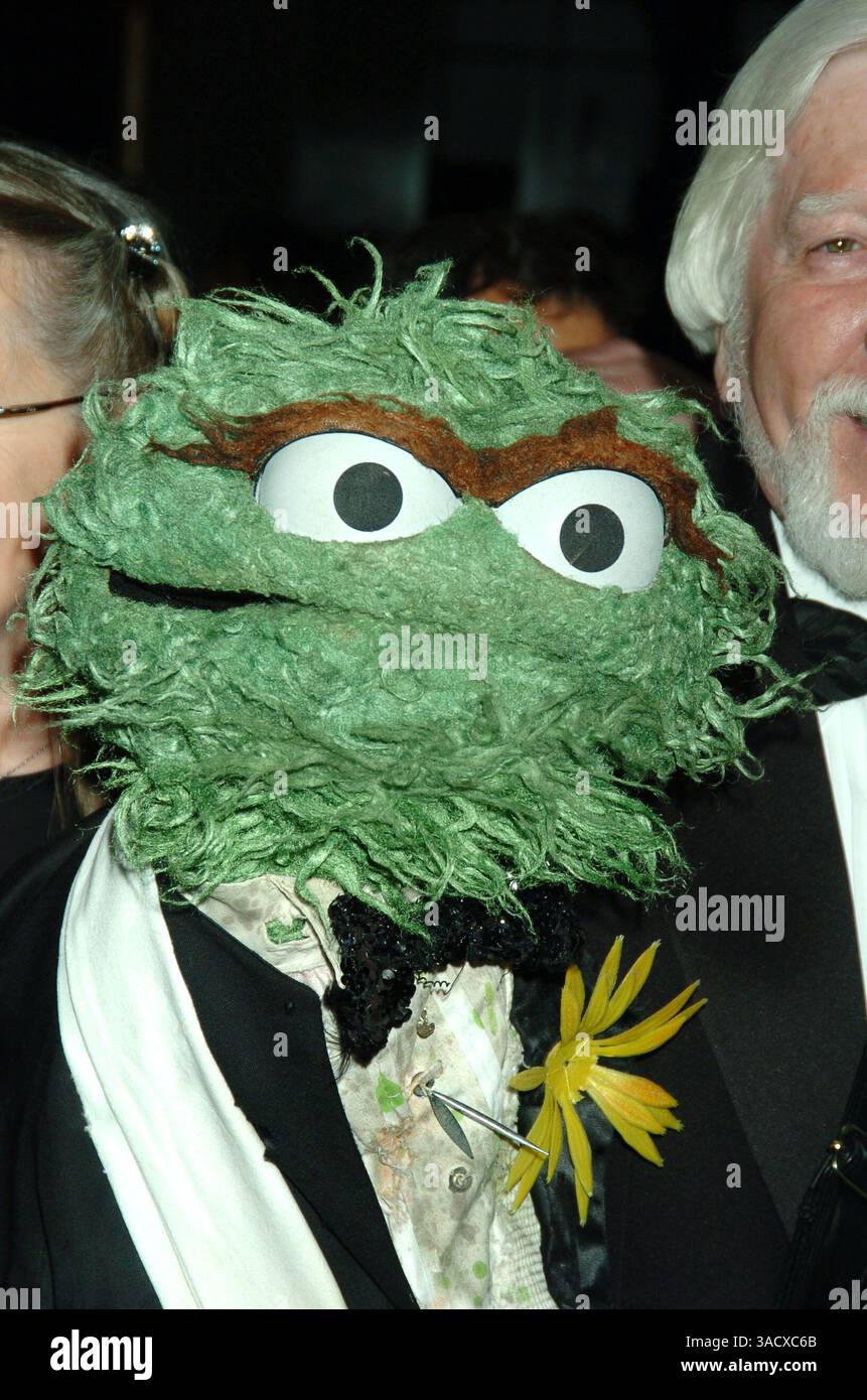 Oscar the grouch hi-res stock photography and images - Alamy