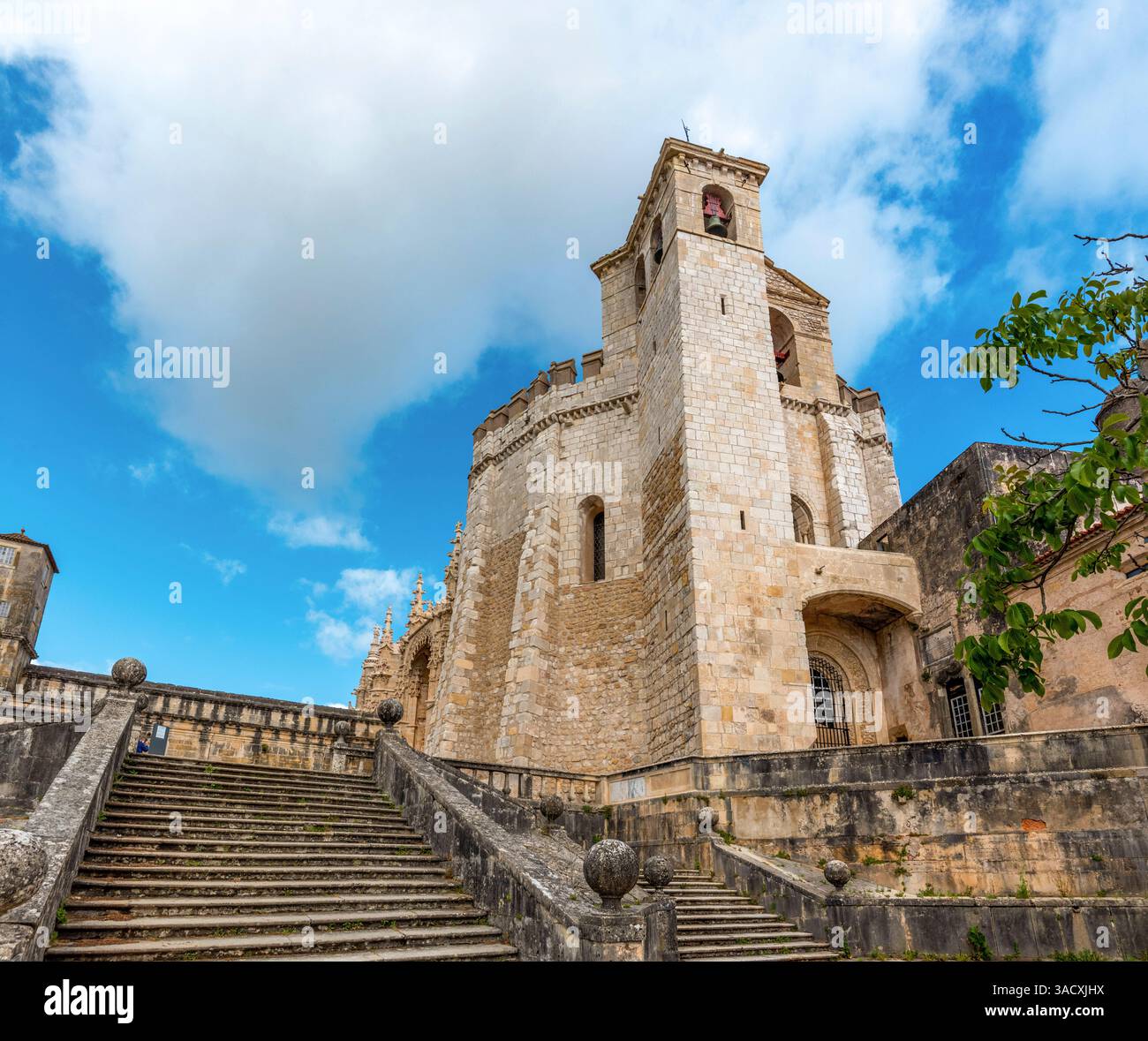 Facade of the iconic fortified convento de cristo in tomar hi-res stock ...