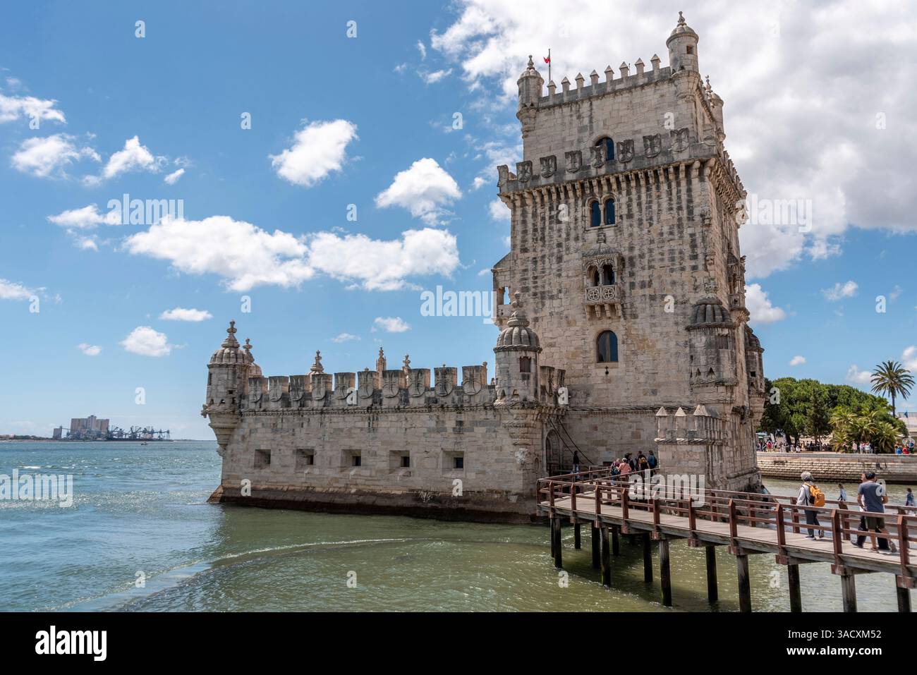 Famous Torre de Belem in Lisboa, iconic manueline gothic architecture ...