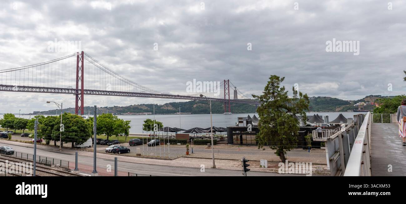 Iconic red bridge of the 25 April in Lisboa, Portugal Stock Photo - Alamy