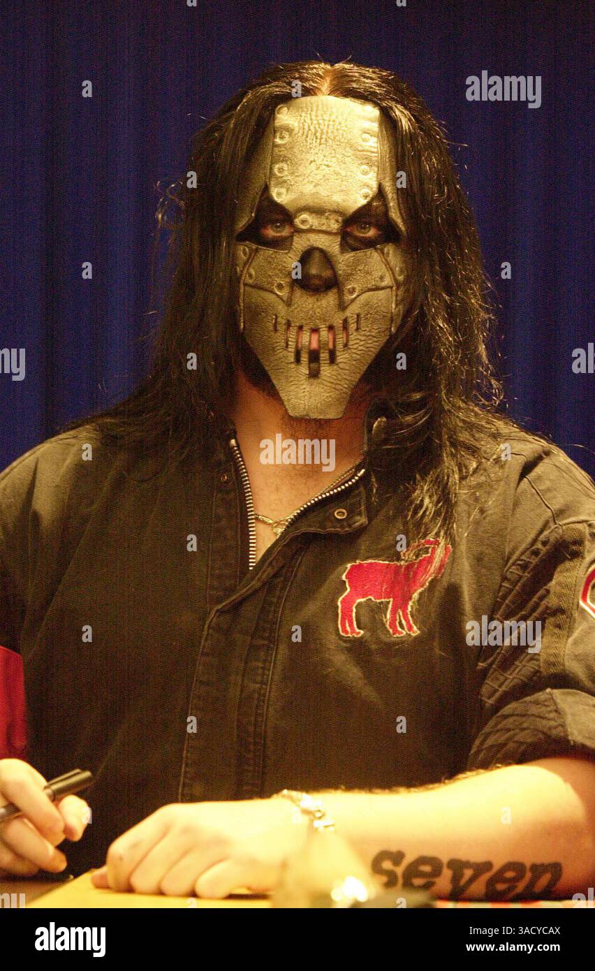 Dec 14, 2001; Paris, FRANCE; SLIPKNOT are DJ Sid Wilson, drummer Joey ...