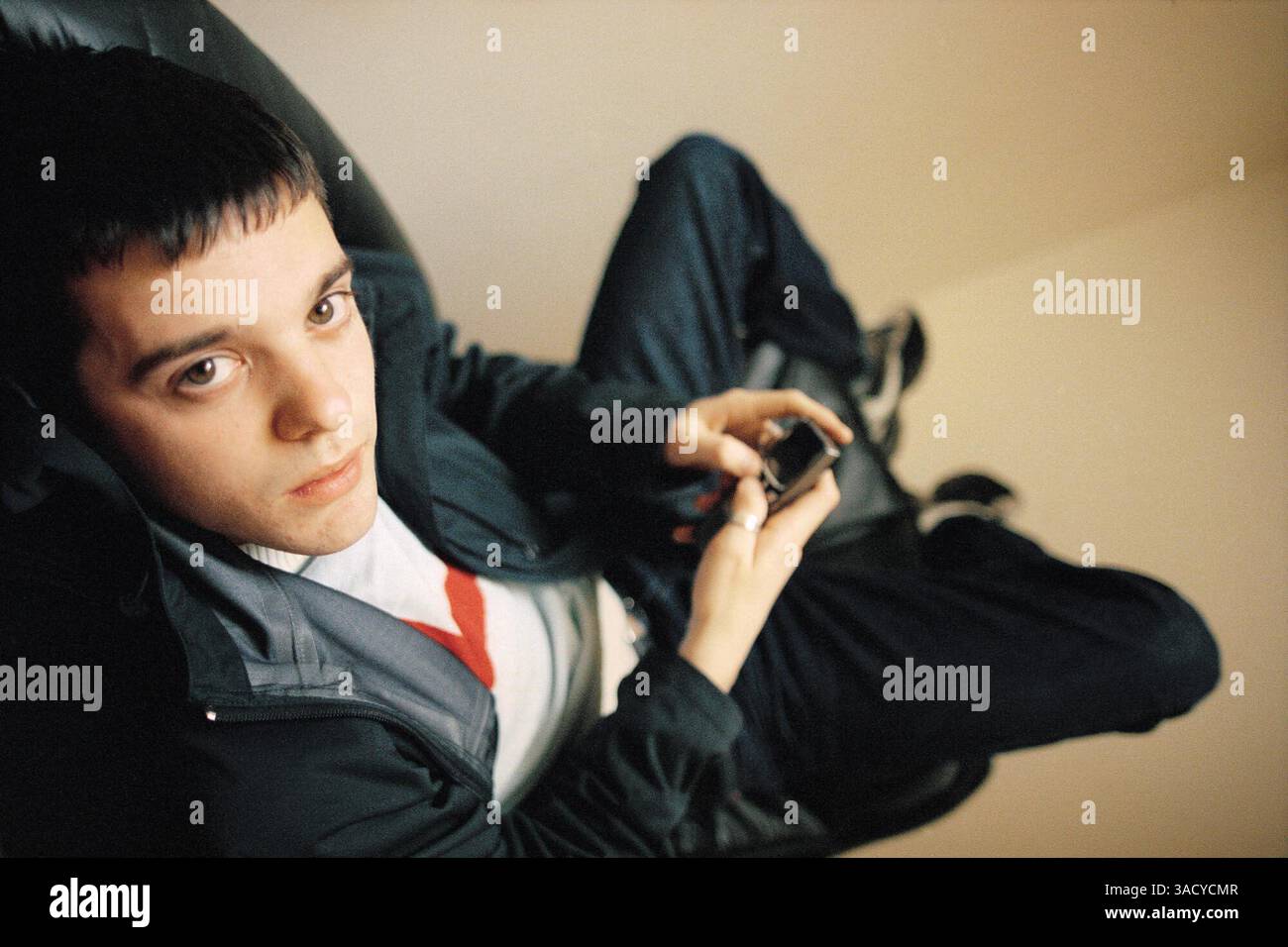 Apr 10, 2002; Paris, FRANCE; Singer of 'The Streets' MIKE SKINNER ...