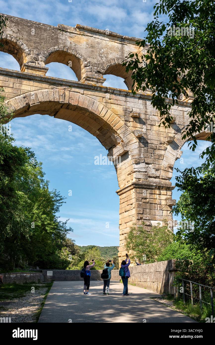 Pont du gard famous hi-res stock photography and images - Alamy