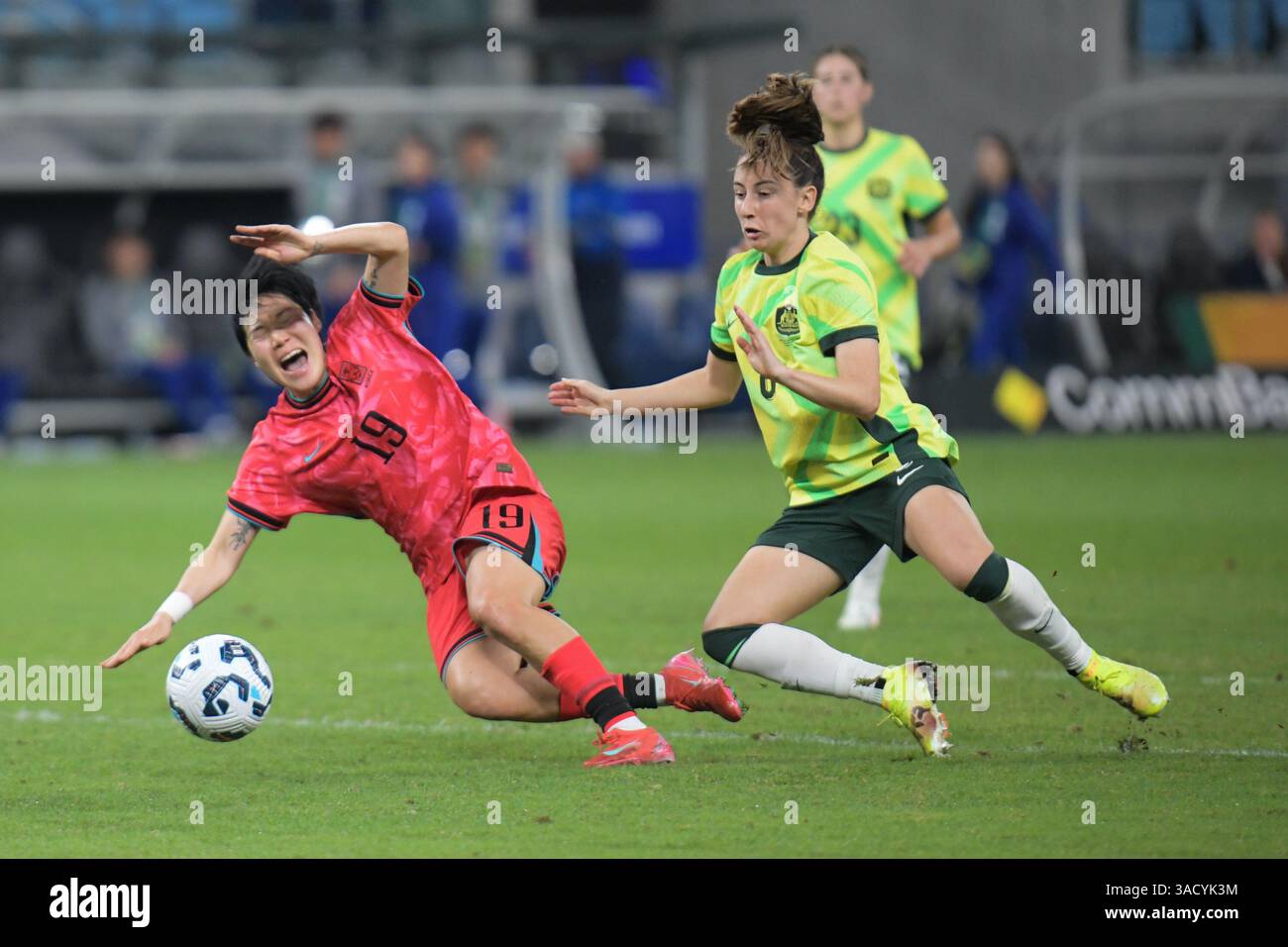 Paddington, Australia. 04th Apr, 2025. Lee Geum-min (L) of Korea ...
