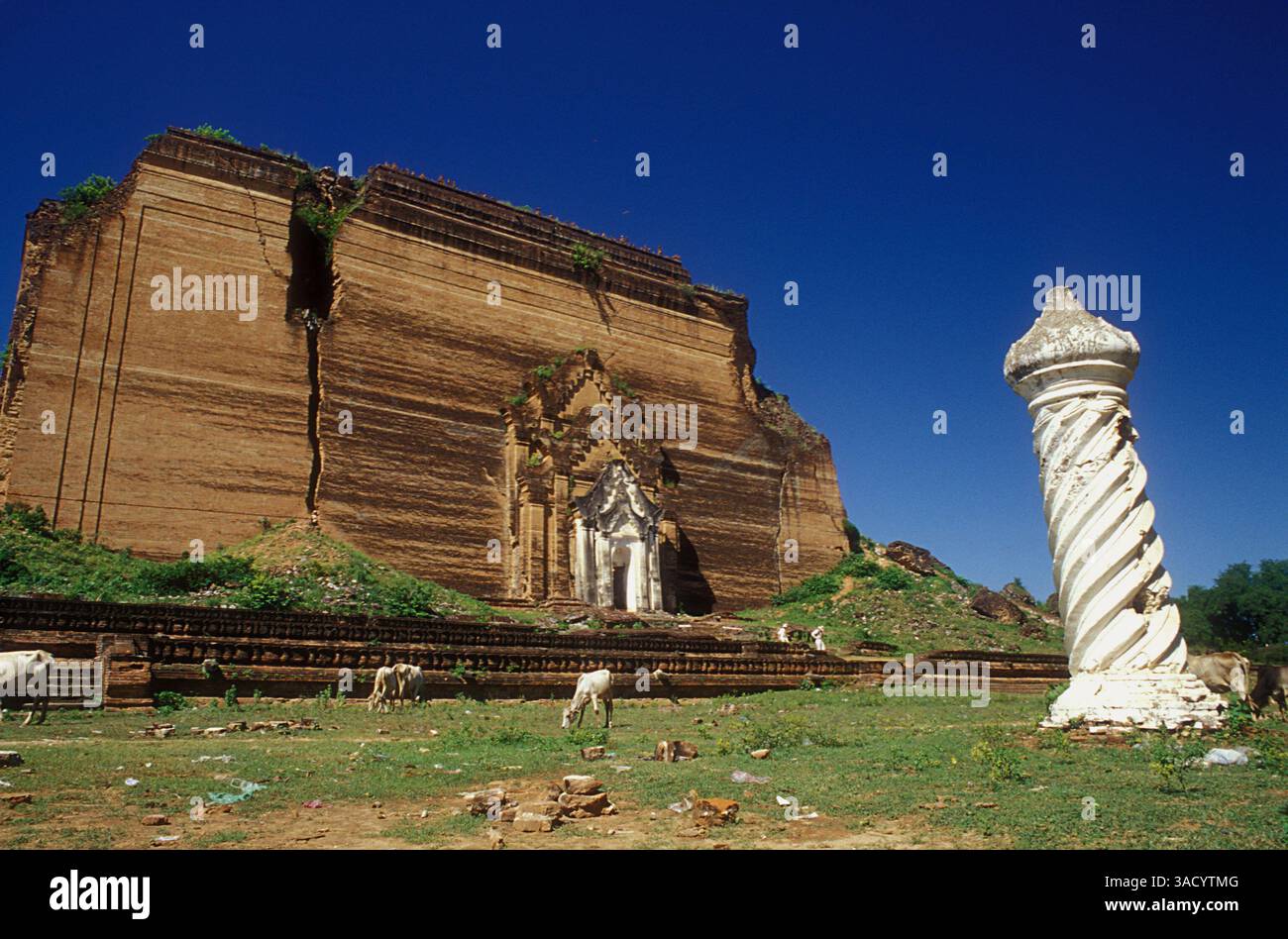 Jun 02, 2000; Mingora, Myanmar, BURMA; The Mingun Buddhist Temple. This ...